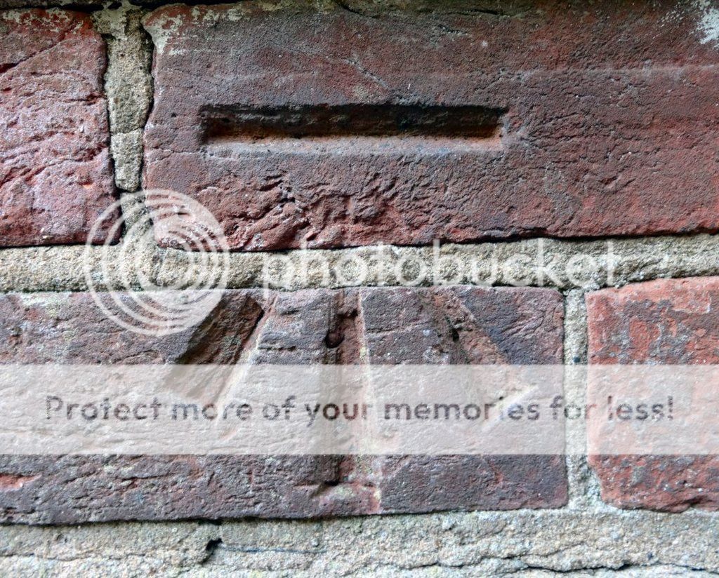 Cut Mark: Boxted, Boxted Cross, #1 Songers Cottages - Bench Mark Database